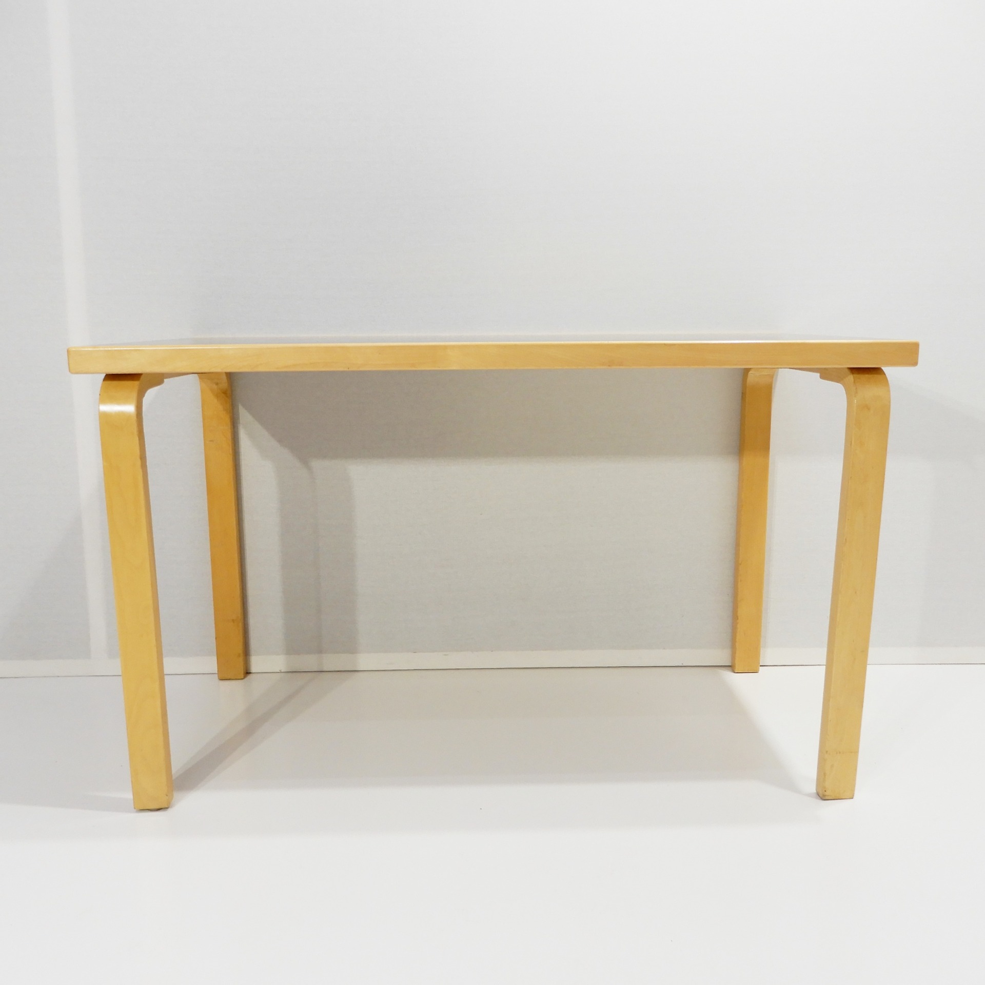 Artek Aalto Pöytä 80A, 120x60 koivu/musta linoleum